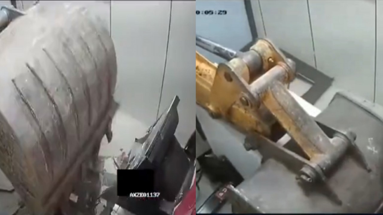 CCTV captures thieves using JCB to rob ATM | WATCH
