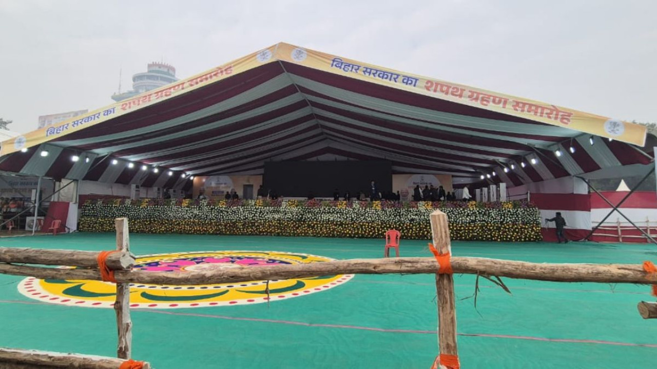 Bihar CM Oath Ceremony LIVE: Nitish Kumar Takes Oath As Bihar CM For A ...